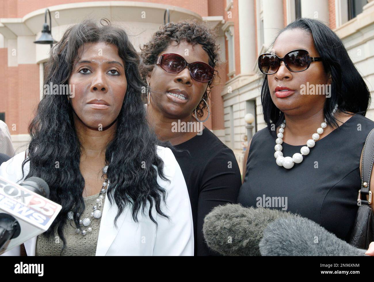 Alice Williams, left, mother of Darrell Williams; his aunt, Mildred ...
