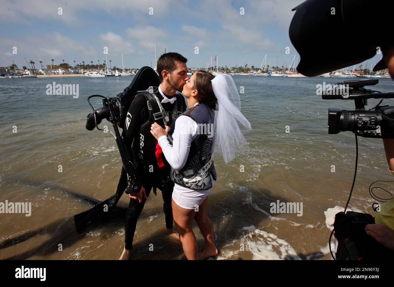 Grant Engler and his new wife, Amanda Engler, kiss after their post ...