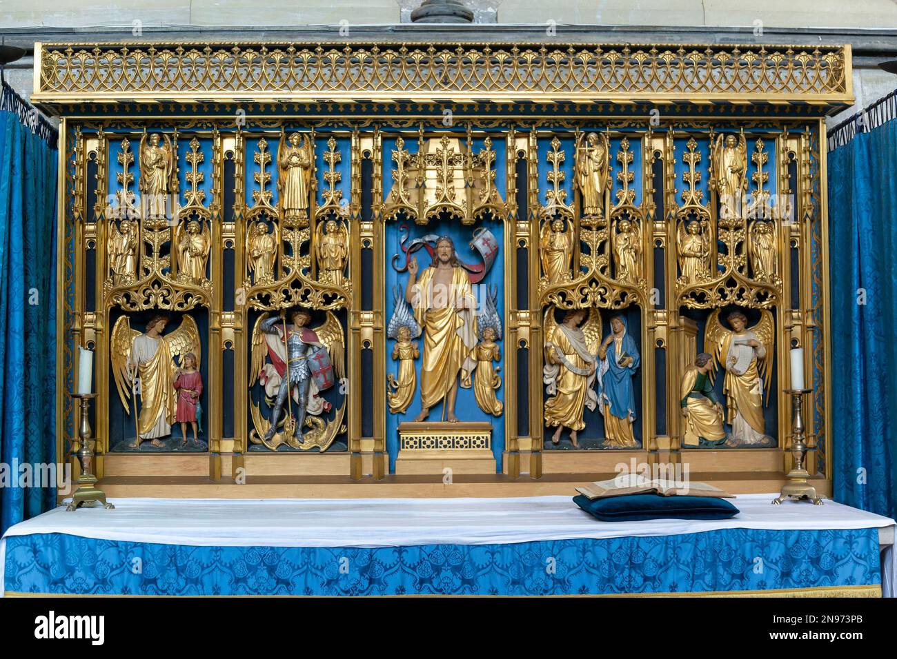 Gilt altar reredos Chapel of Saint Michael the Archangel, Salisbury ...