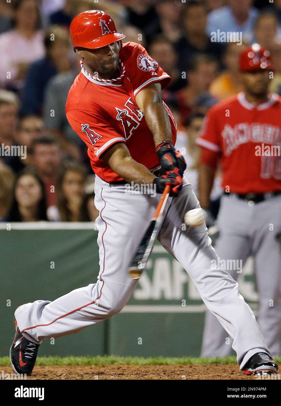 Los Angeles Angels' Torii Hunter hits a two-run single against the ...
