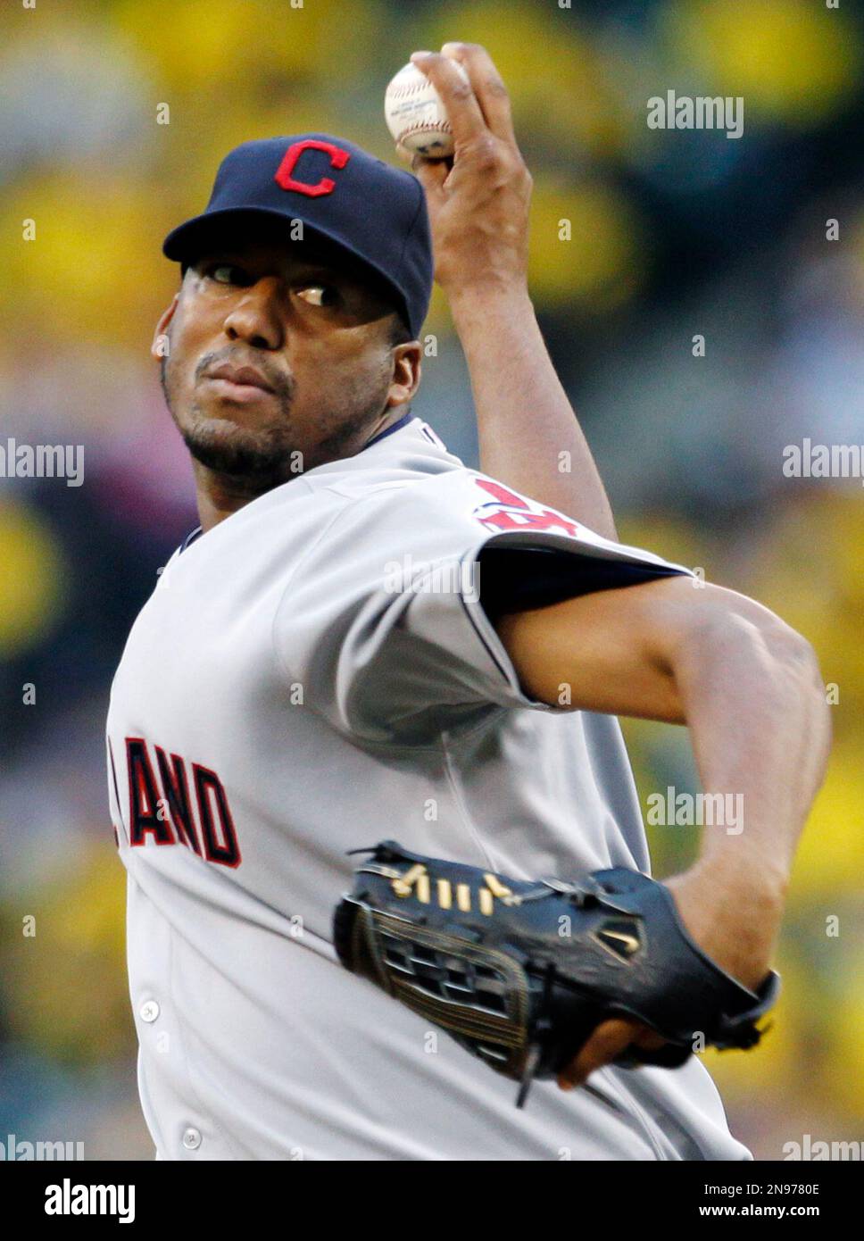 Cleveland Indians starting pitcher Roberto Hernandez throws against the ...
