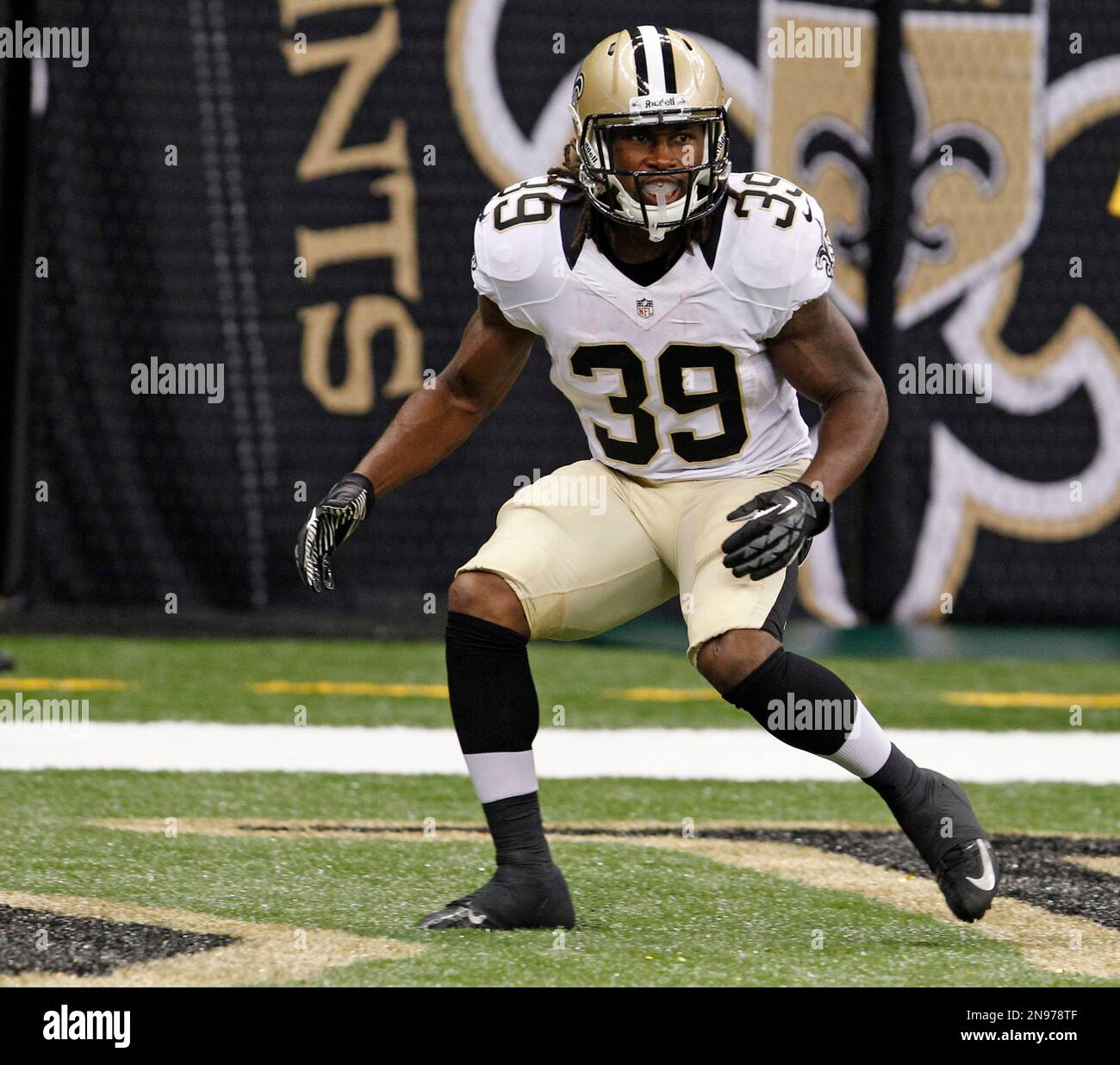 New Orleans Saints running back Travaris Cadet (39) in the first half ...
