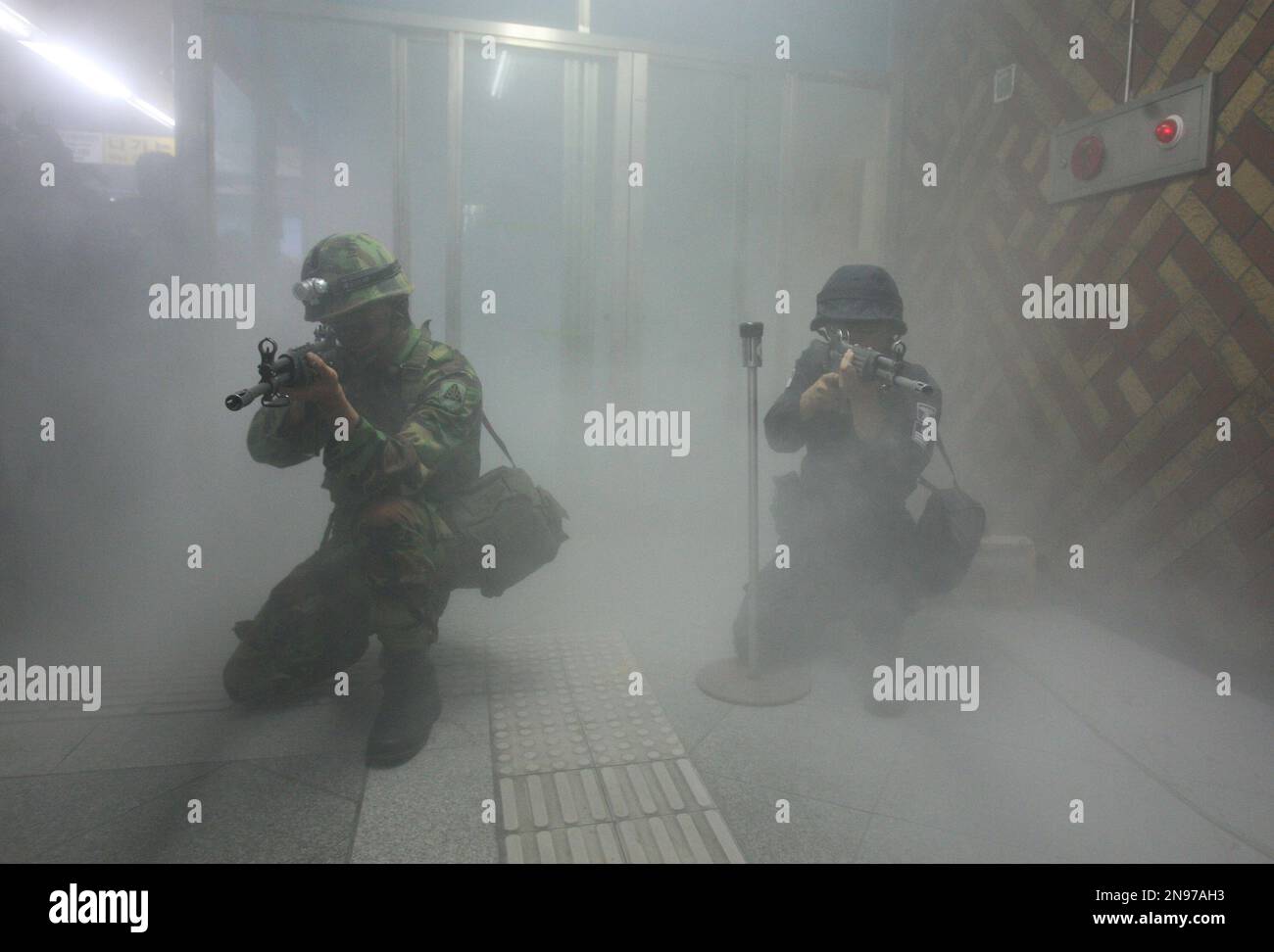 A South Korean police officer, right, and army soldier aim their ...