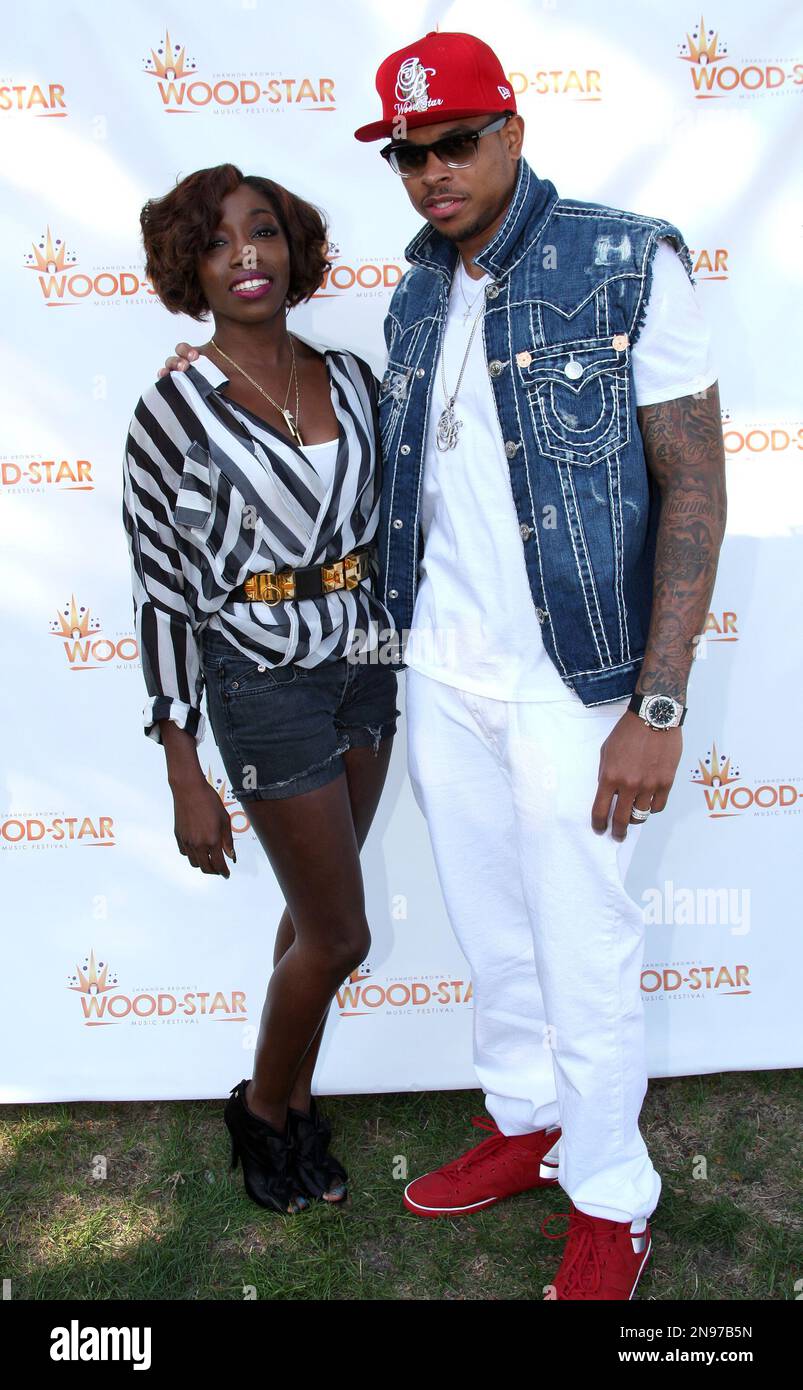 R&B singer Estelle and festival founder/NBA player Shannon Brown pose ...