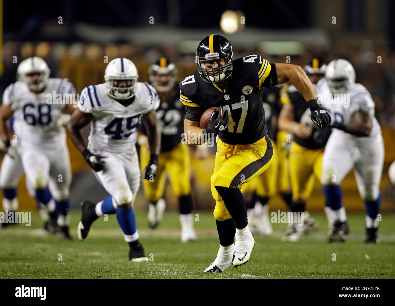 Pittsburgh Steelers tight end Justin Peelle runs after a catch in the ...