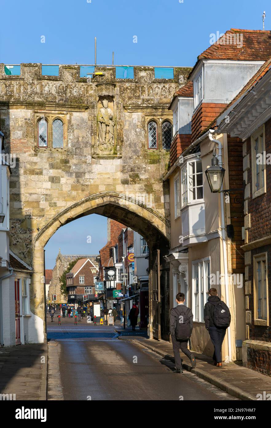 High Street Gate original gateway to the cathedral close, Salisbury ...