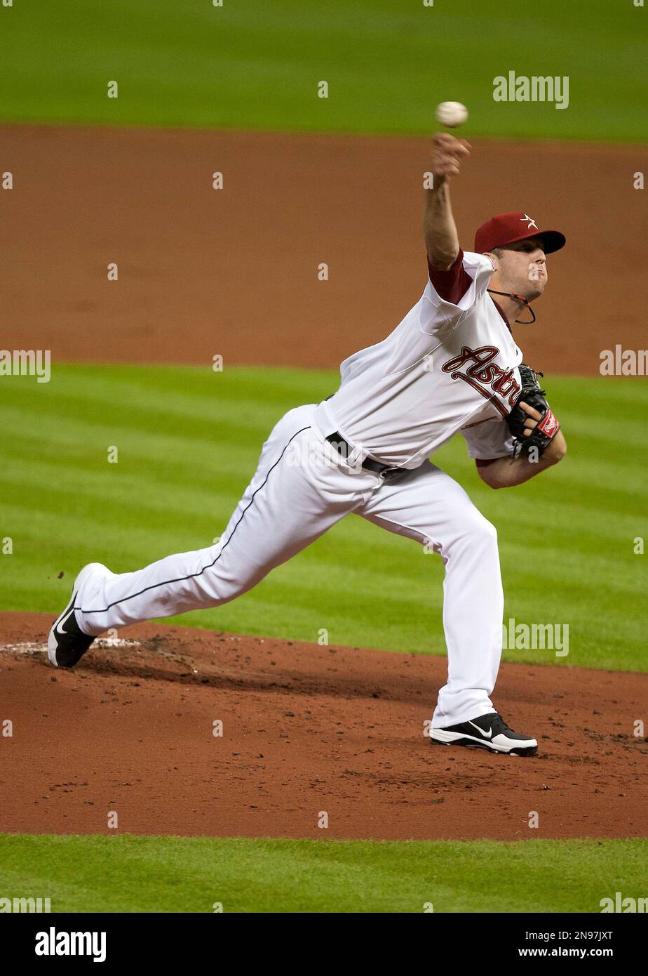 Houston Astros starting pitcher Jordan Lyles delivers against the ...