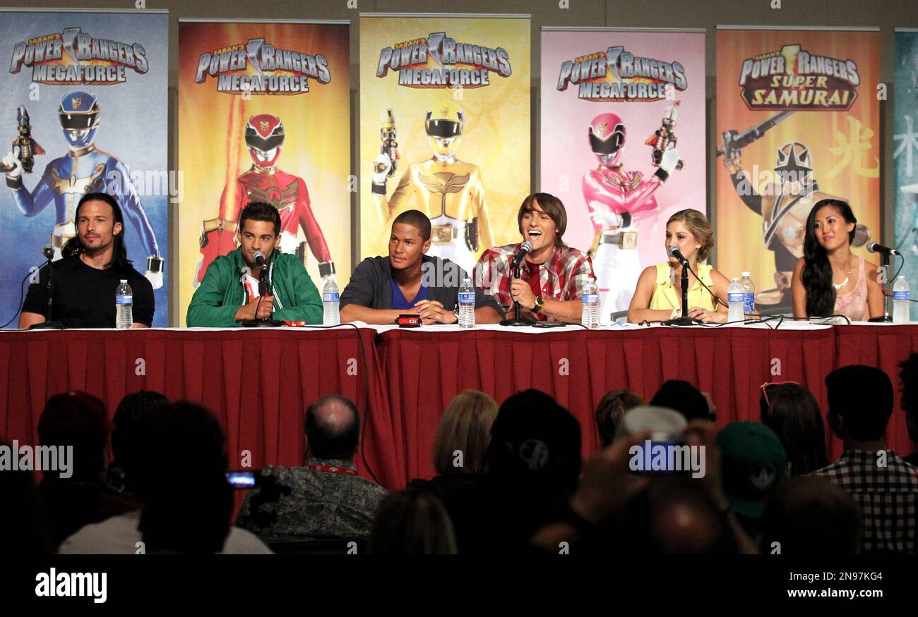 COMMERCIAL IMAGE - The cast of "Power Rangers Super Samurai ...