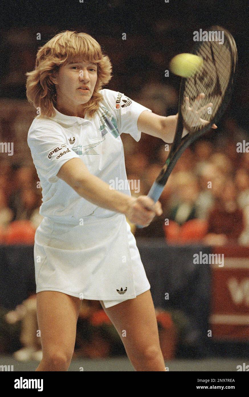 Steffi Graf returns a backhand to Manuela Maleeva at the Virginia Slims ...