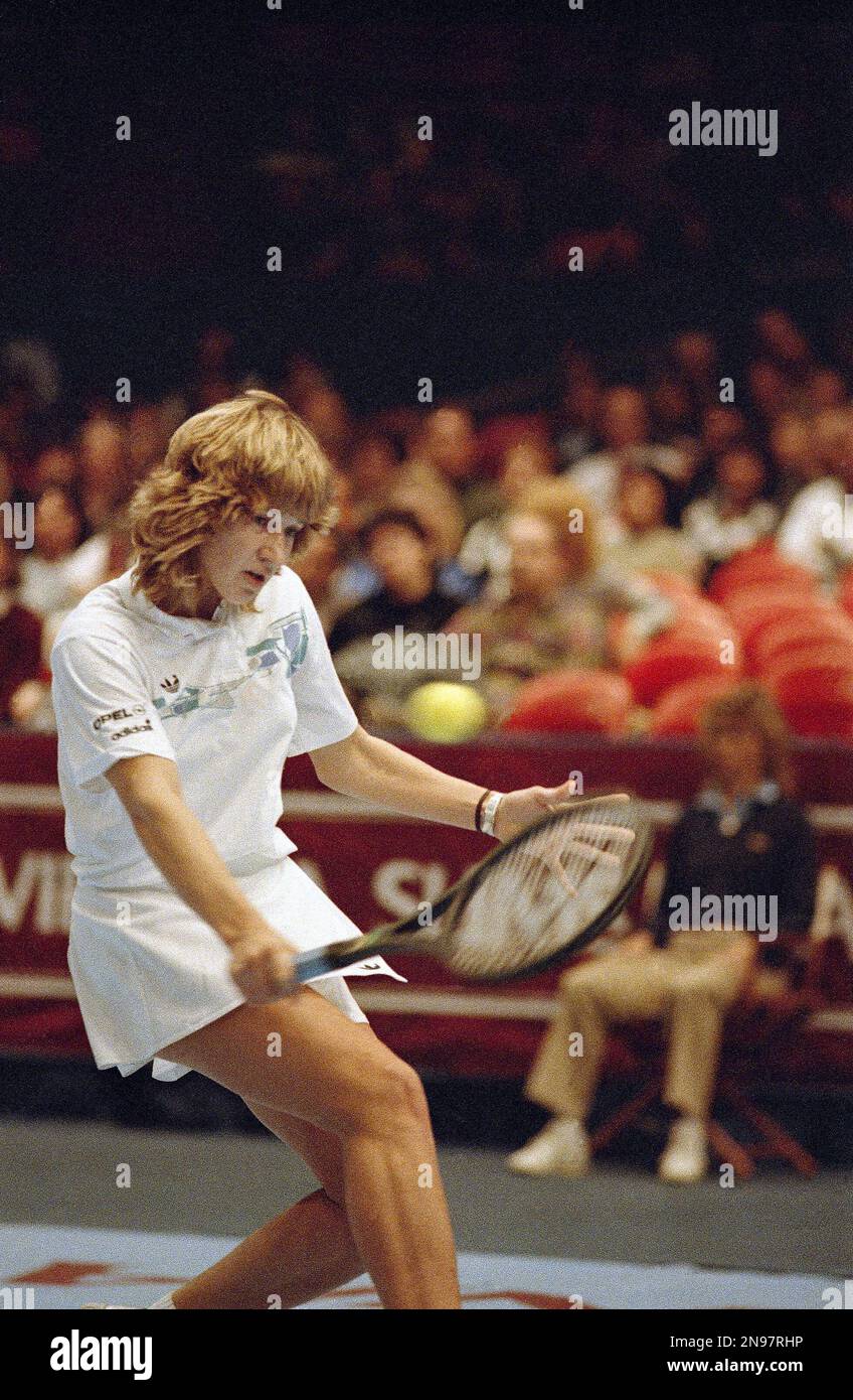 Steffi Graf returns a shot in her winning game against Manuela Maleeva ...