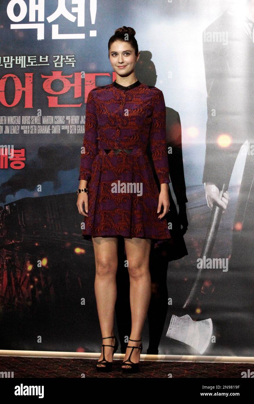 Actress Mary Elizabeth Winstead poses before a press conference to ...