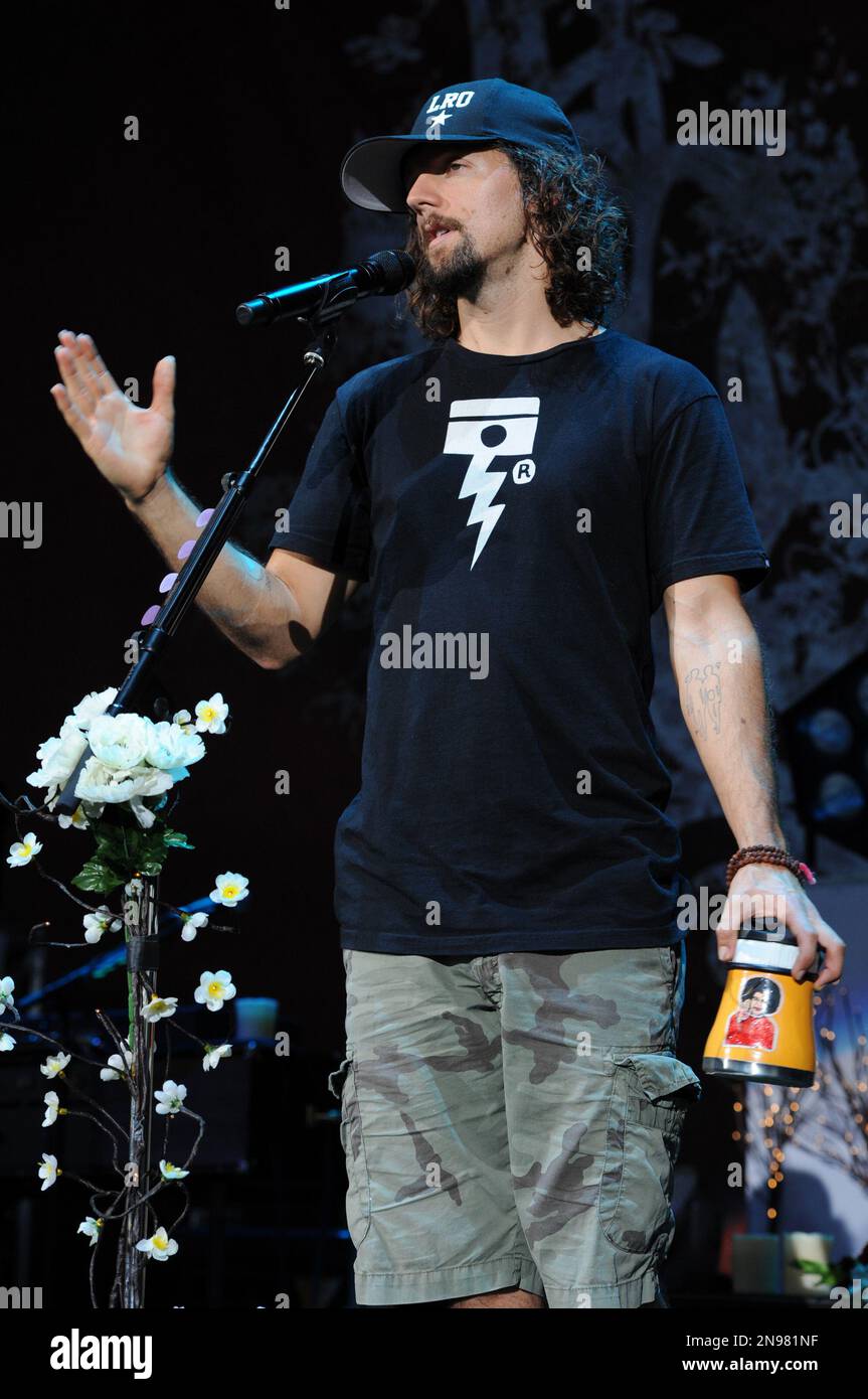 WEST PALM BEACH FL - AUGUST 15: Jason Mraz introduces Christina Perri ...