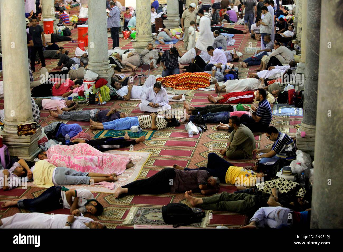 Egyptian Muslims pray or sleep in Amr Ibn Al-As mosque in Cairo, Egypt ...