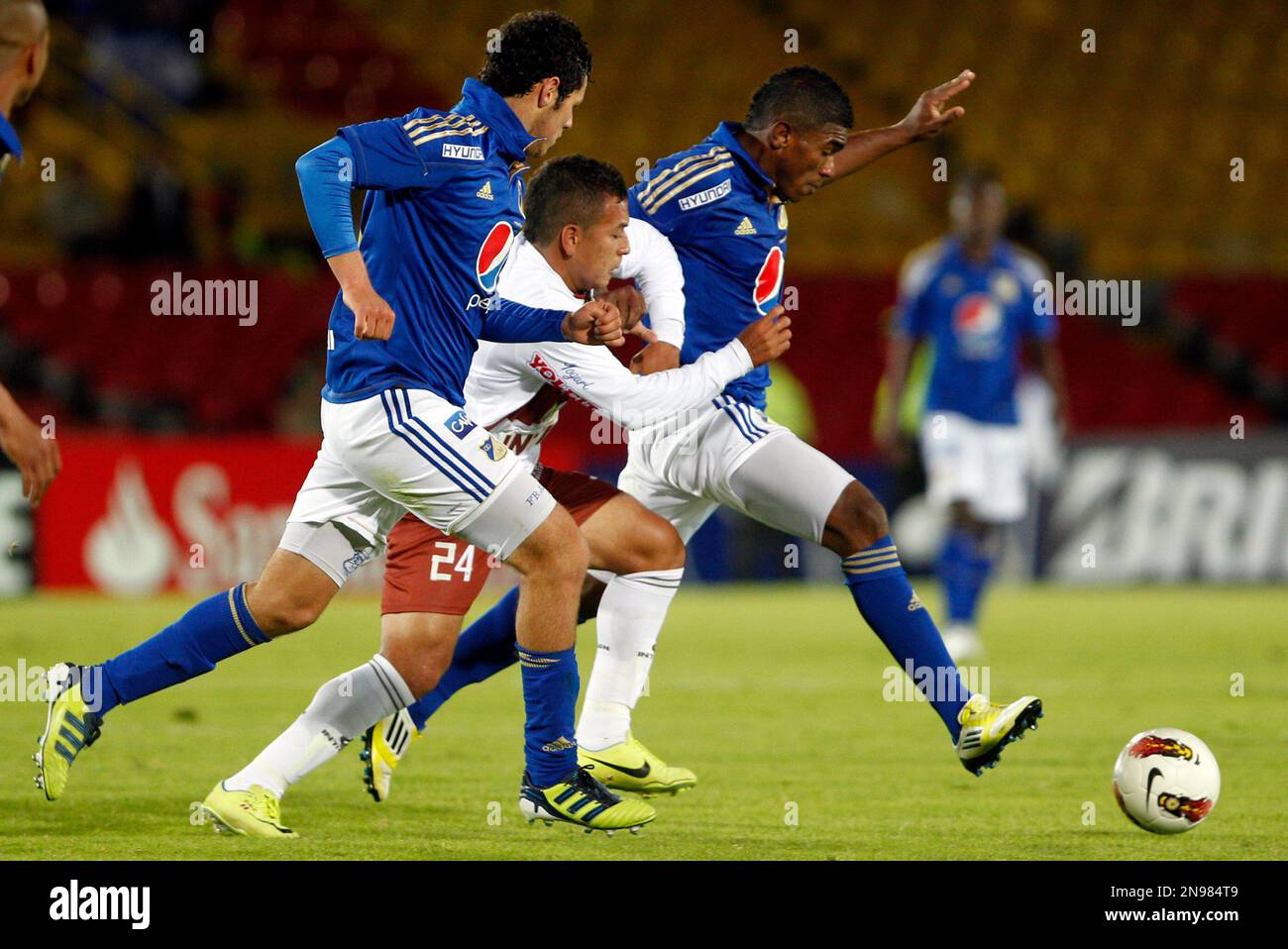 Peru's Inti Gas Gary Correa, center, battles for the ball with Colombia ...
