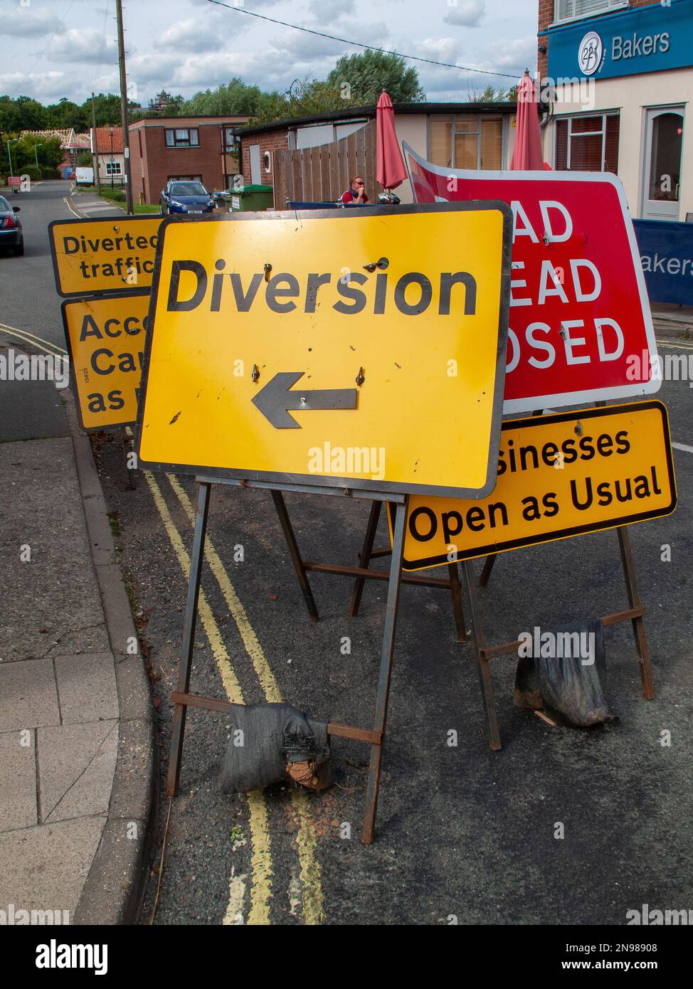 Confusing road signs hi-res stock photography and images - Alamy