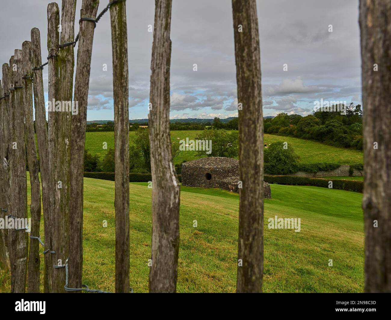 Stone age passage tomb ireland hi-res stock photography and images - Alamy