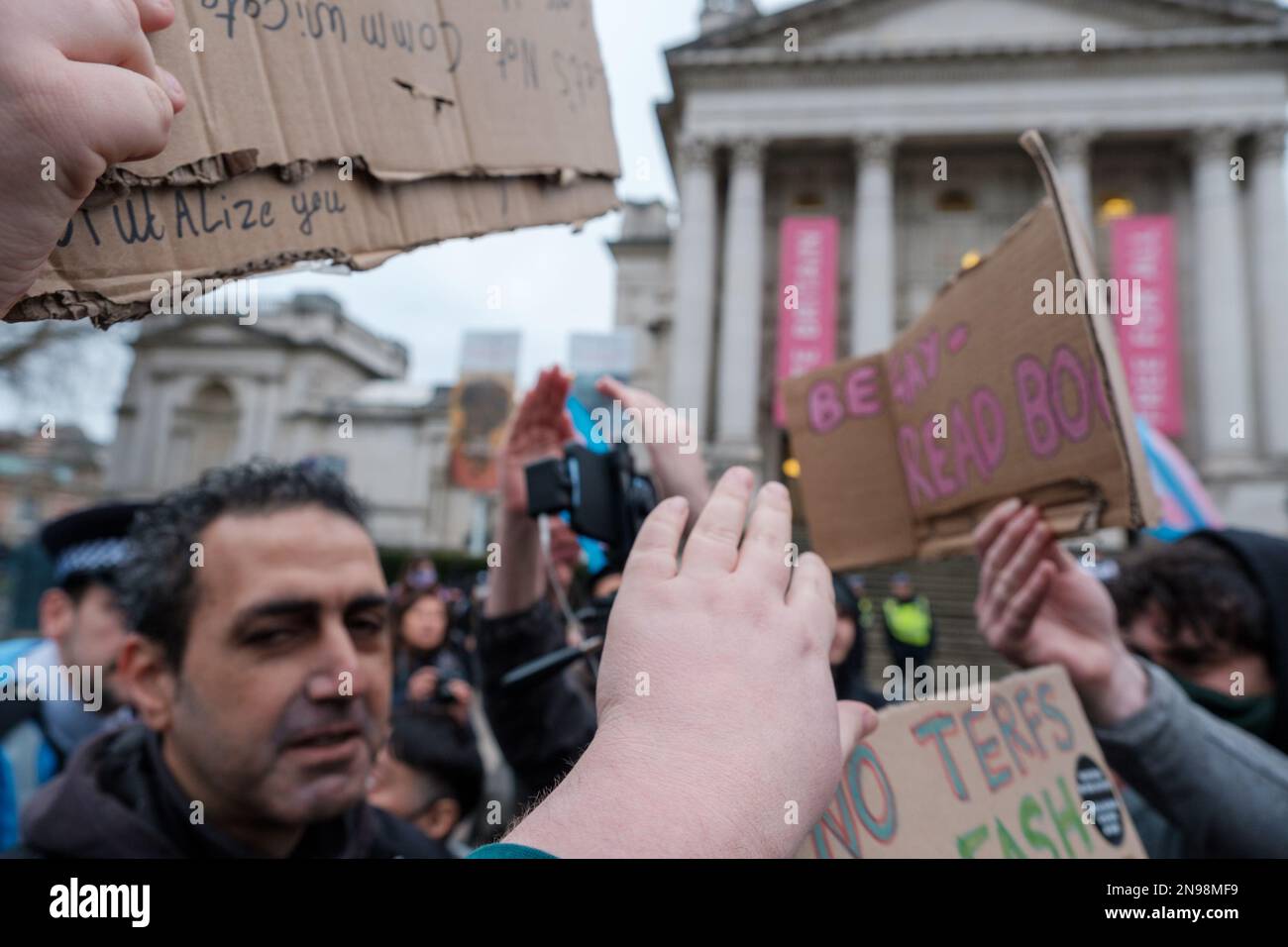 Defend drag queen hi-res stock photography and images - Alamy