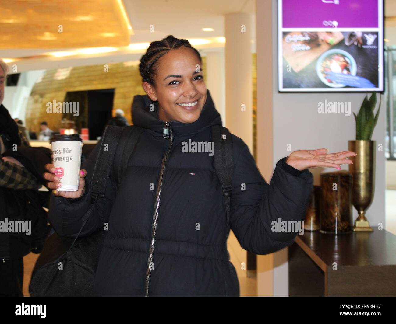 Janique Johnson nach der Fernsehshow 'RTL Turmspringen' aus der Schwimm ...