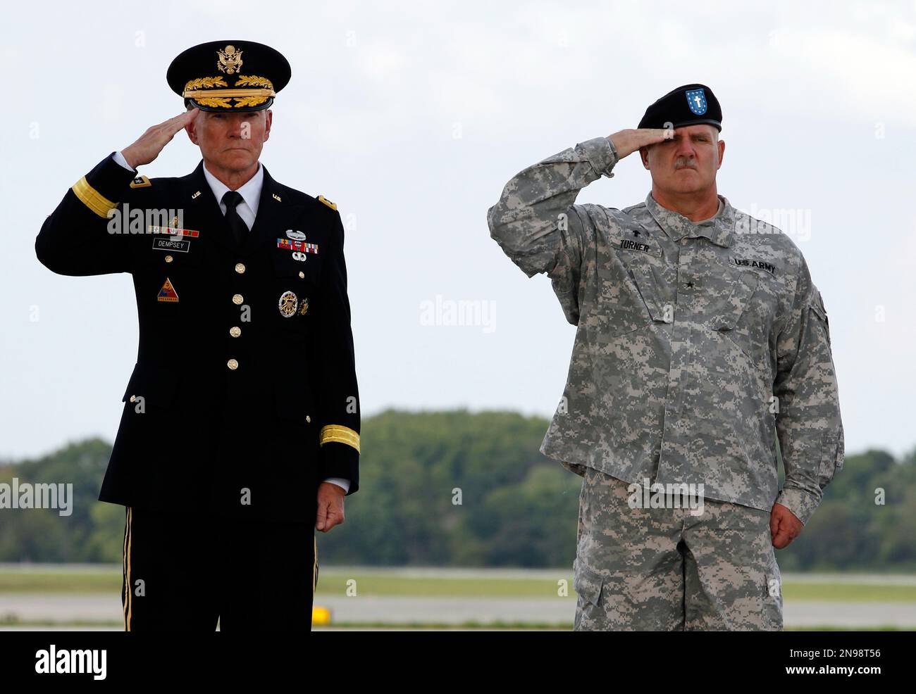 Chairman of the Joint Chiefs of Staff, General Martin E. Dempsey, left ...