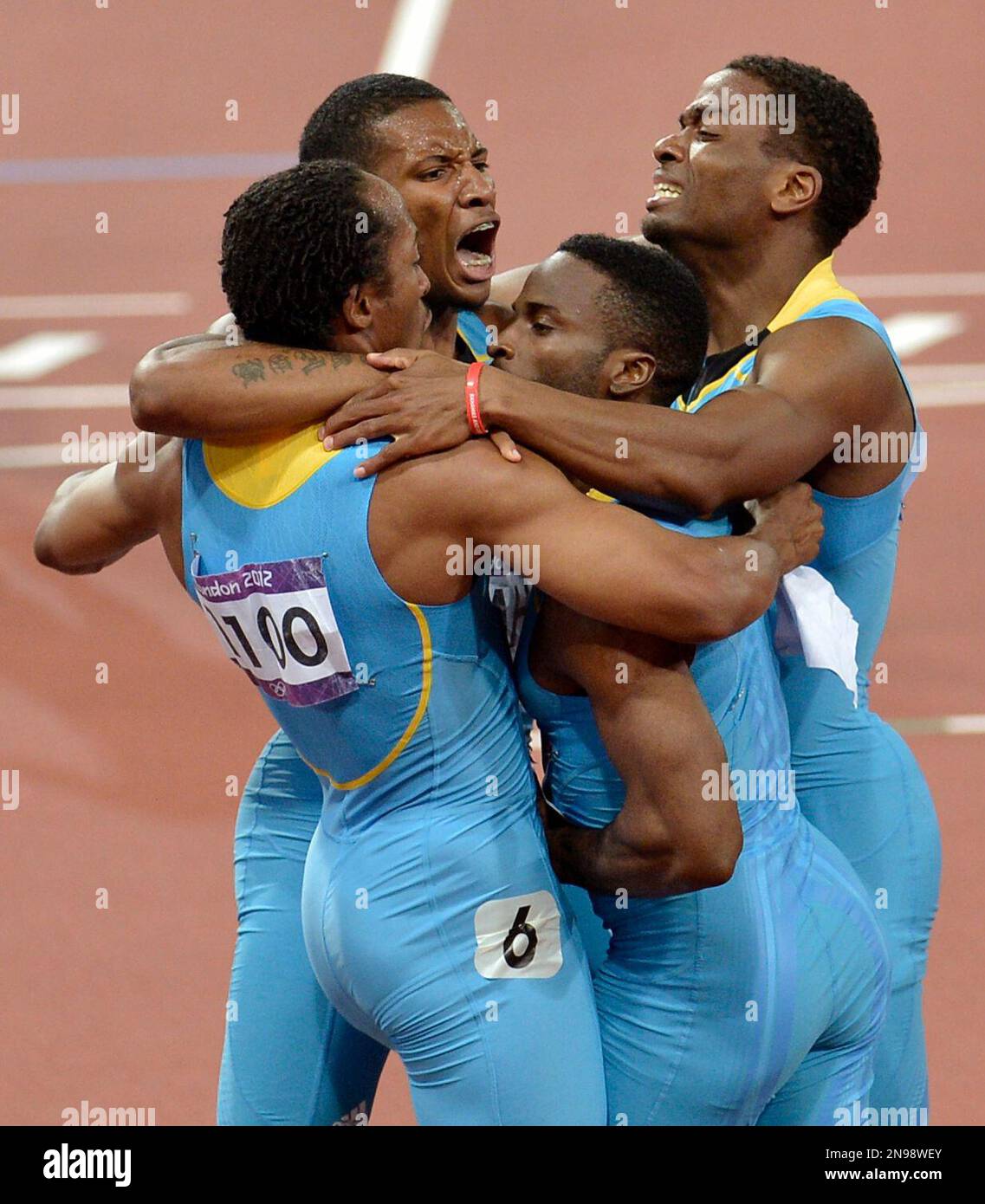 Bahamas' men's 4x400-meter relay team Chris Brown, Demetrius Pinder ...