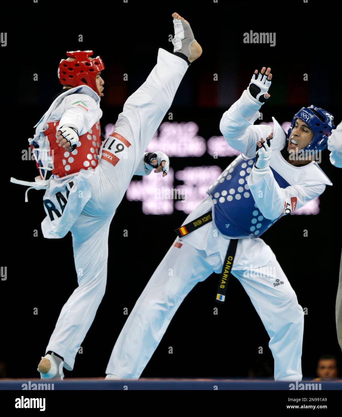 Spain's Nicolas Garcia Hemme fights Iran's Yousef Karami (in red ...