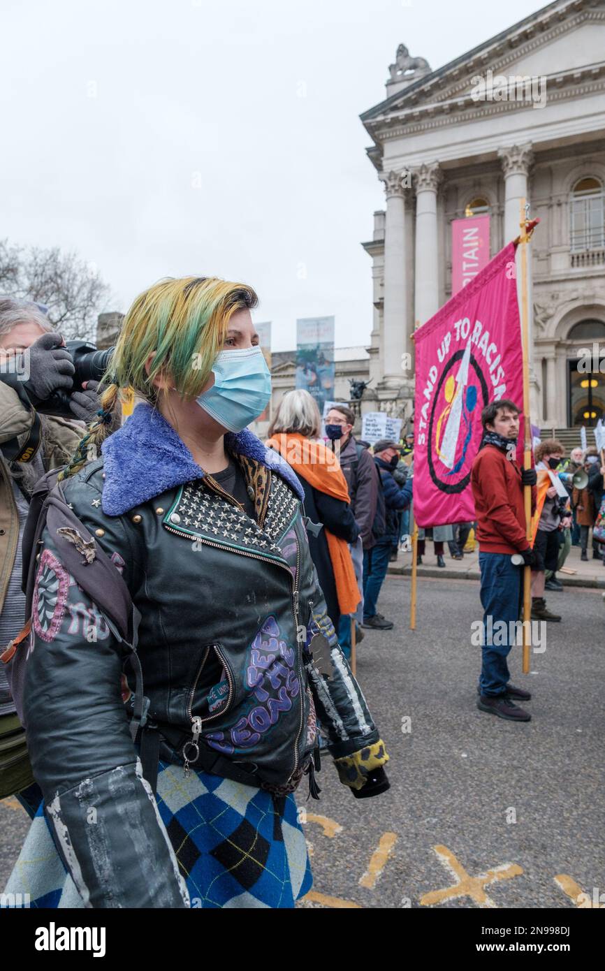 Pro LGBT+ Counter a Far Right Protest outside Tate Britain to stop Drag ...