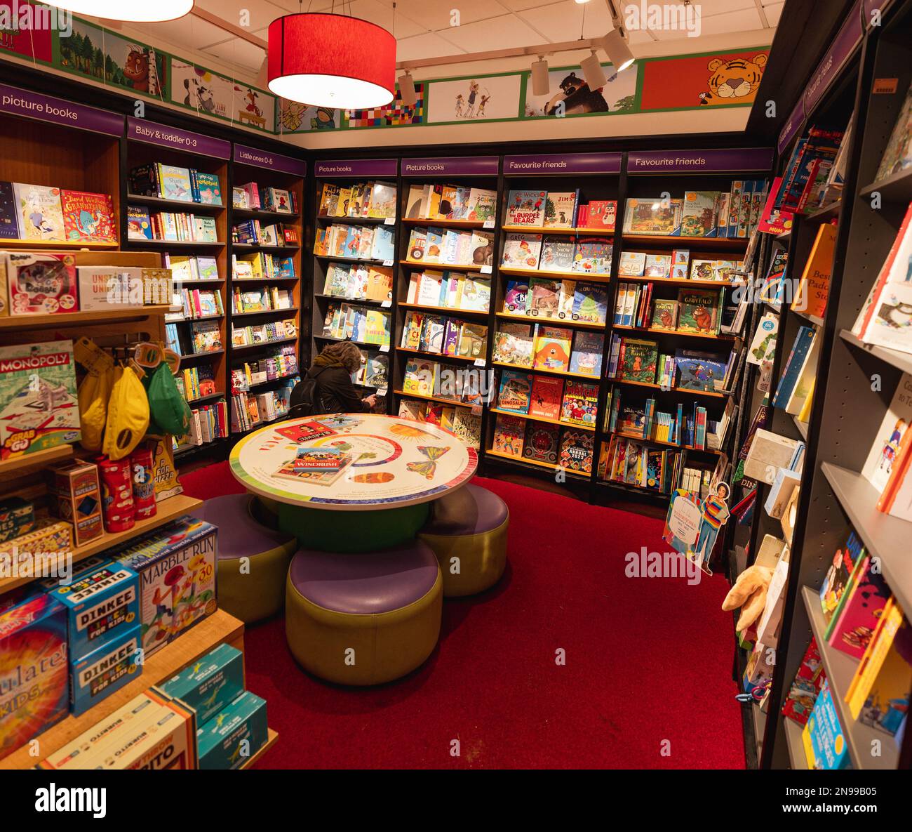 Waterstones shop interior hi-res stock photography and images - Alamy