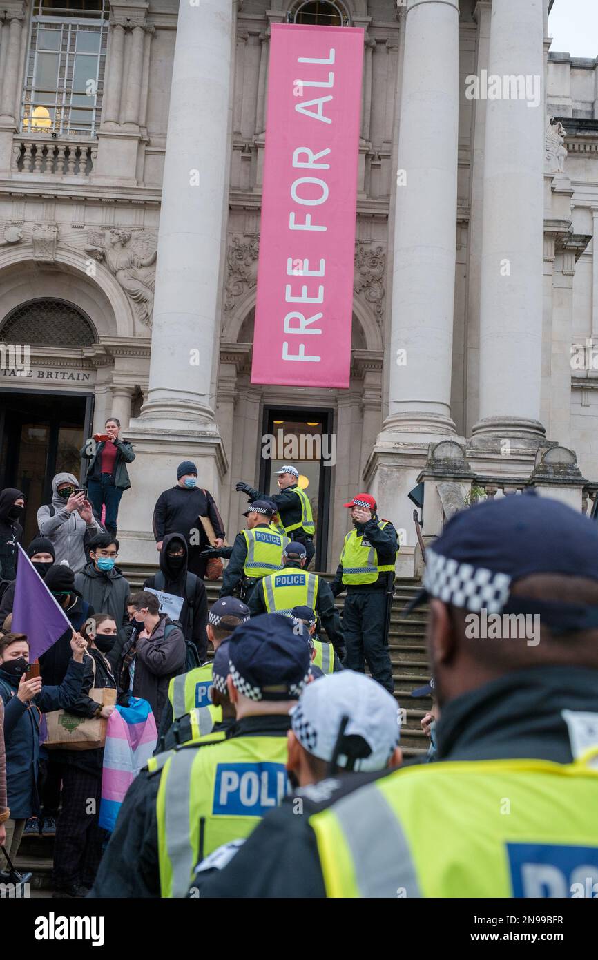 Defend drag queen hi-res stock photography and images - Alamy