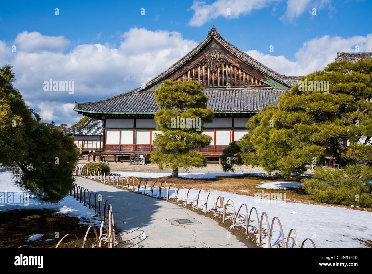 Nijo Castle Ninomaru Palace Garden with snow in winter. Kyoto, Japan ...