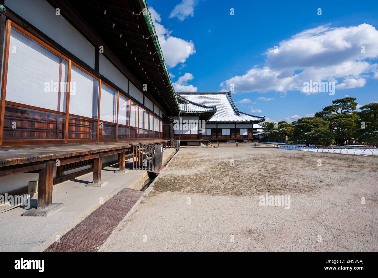 Nijo Castle Ninomaru Palace Garden with snow in winter. Kyoto, Japan ...