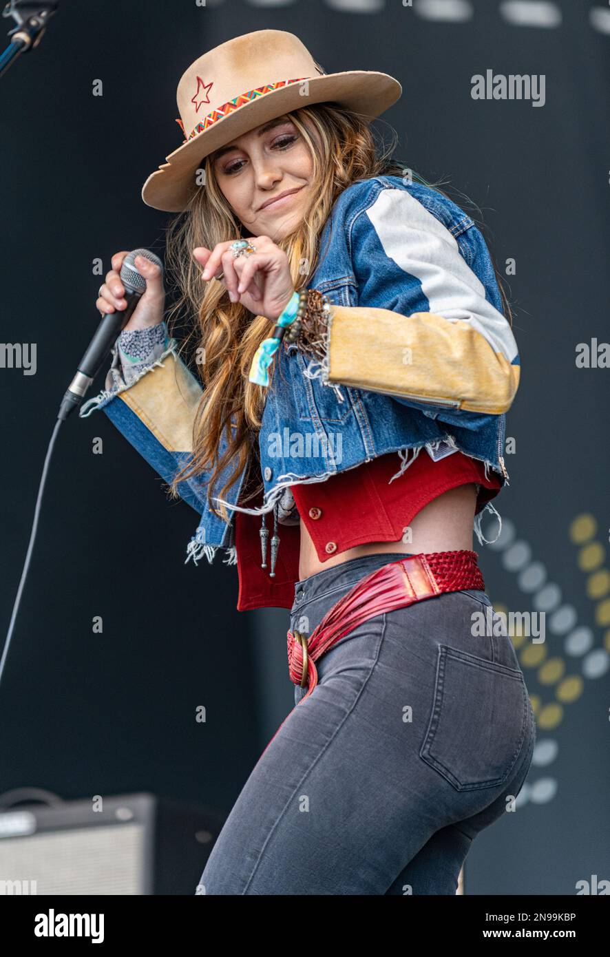Lainey Wilson Live in concert Stock Photo - Alamy