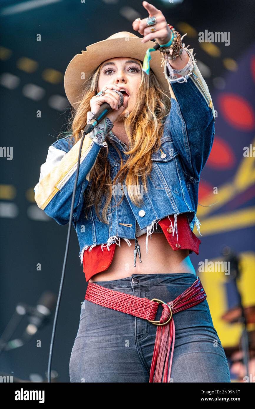 Lainey Wilson Live in concert Stock Photo - Alamy
