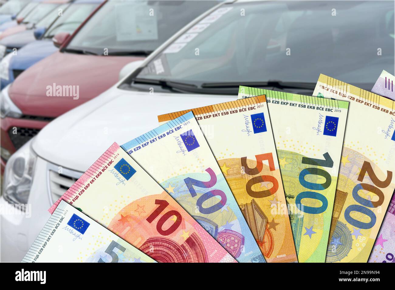 Purchase price for a car - euro banknotes with cars in the background ...