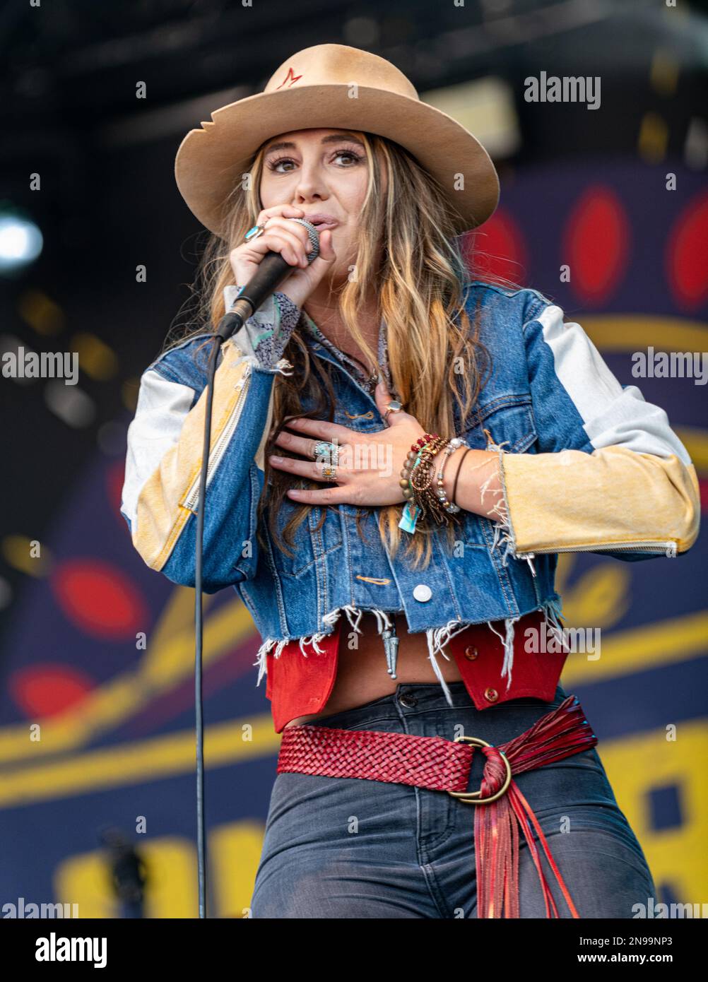 Lainey Wilson Live in concert Stock Photo - Alamy