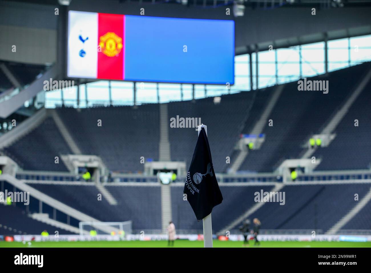 Tottenham hotspur stadium corner flag hi-res stock photography and ...