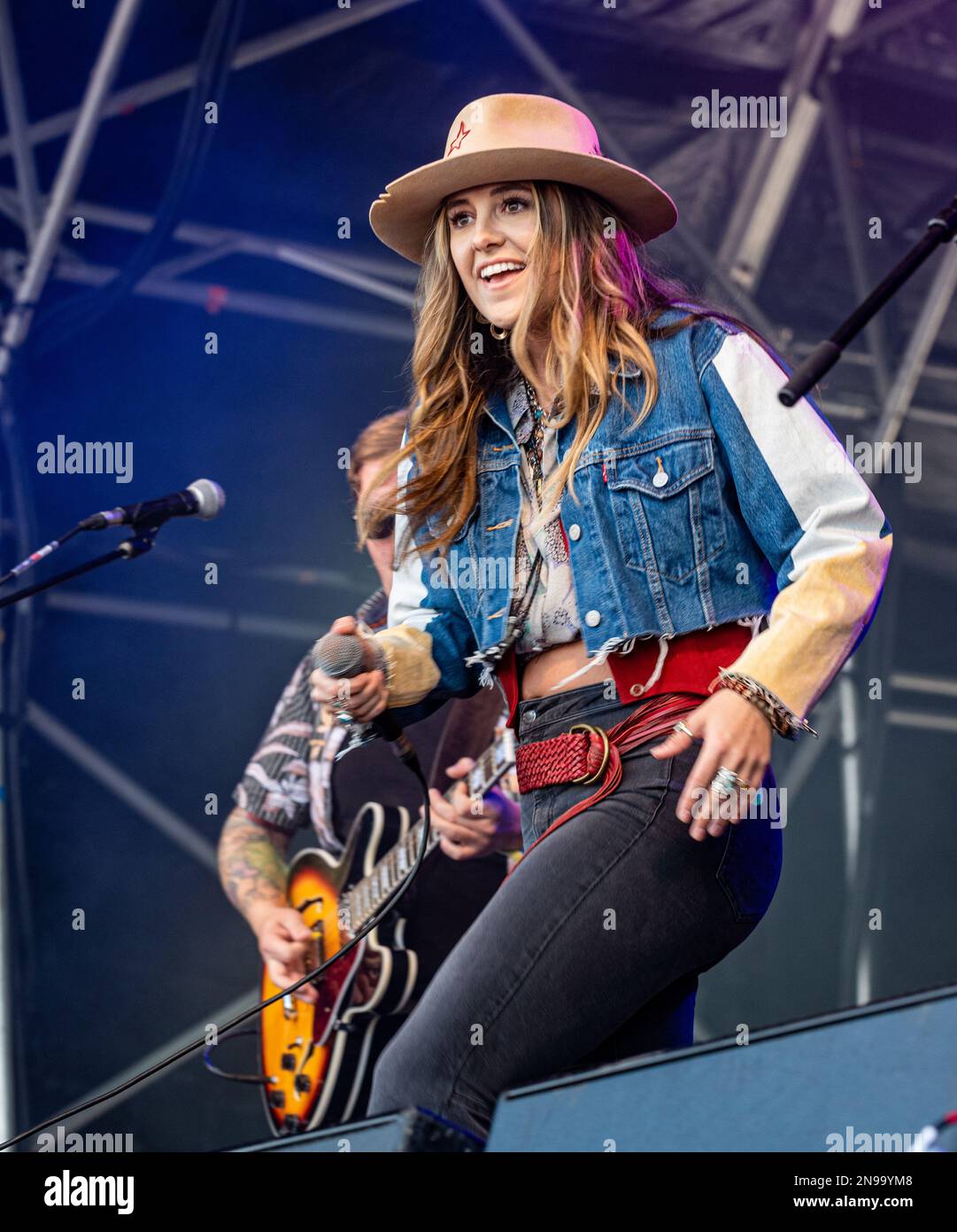 Lainey Wilson Live in concert Stock Photo - Alamy
