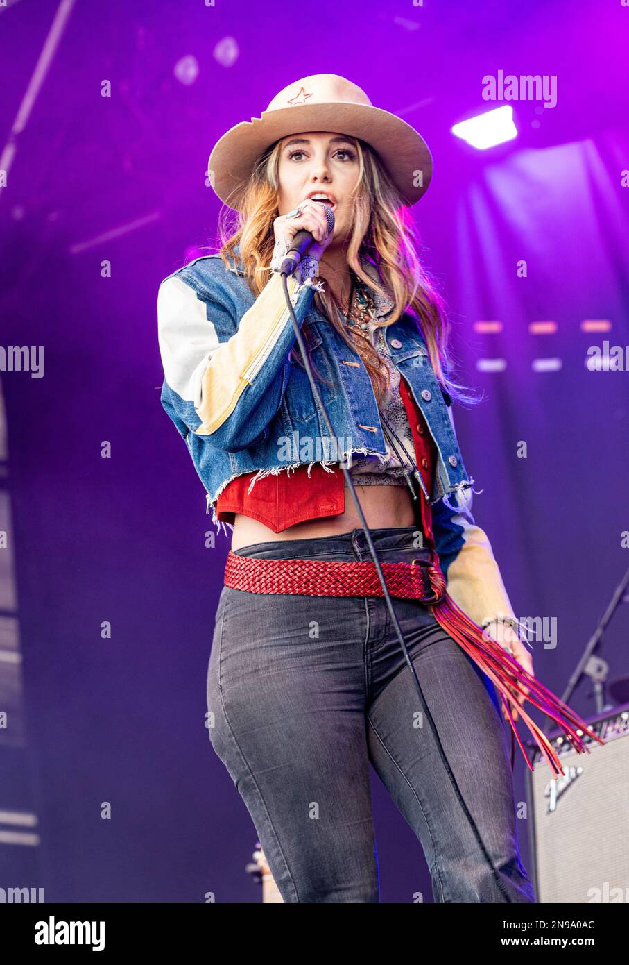 Lainey Wilson Live in concert Stock Photo - Alamy