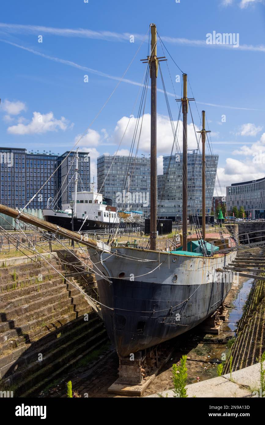 LIVERPOOL, UK - JULY 14 : Old square rigger sailing ship moored in ...