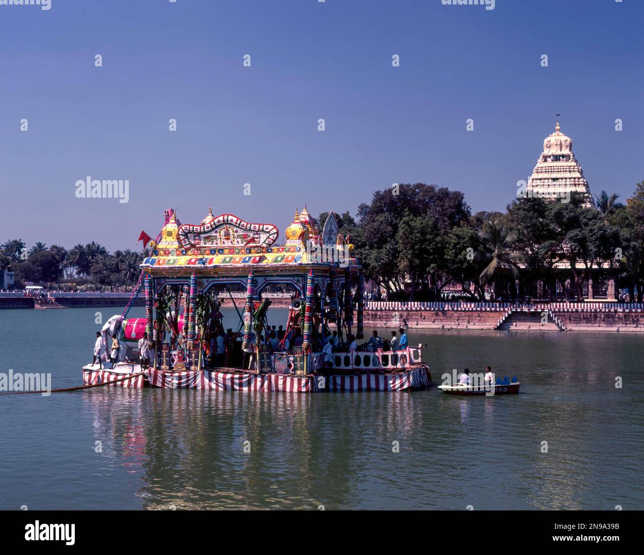 Mariyamman teppakulam, vandiyur tank, during Float festival in Madurai ...