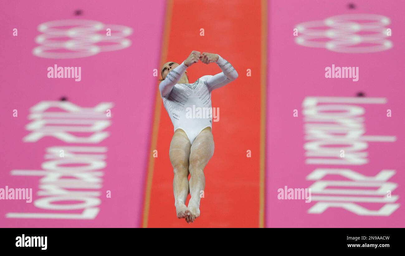 Us Gymnast Mckayla Maroney Performs During The Artistic Gymnastics 4142