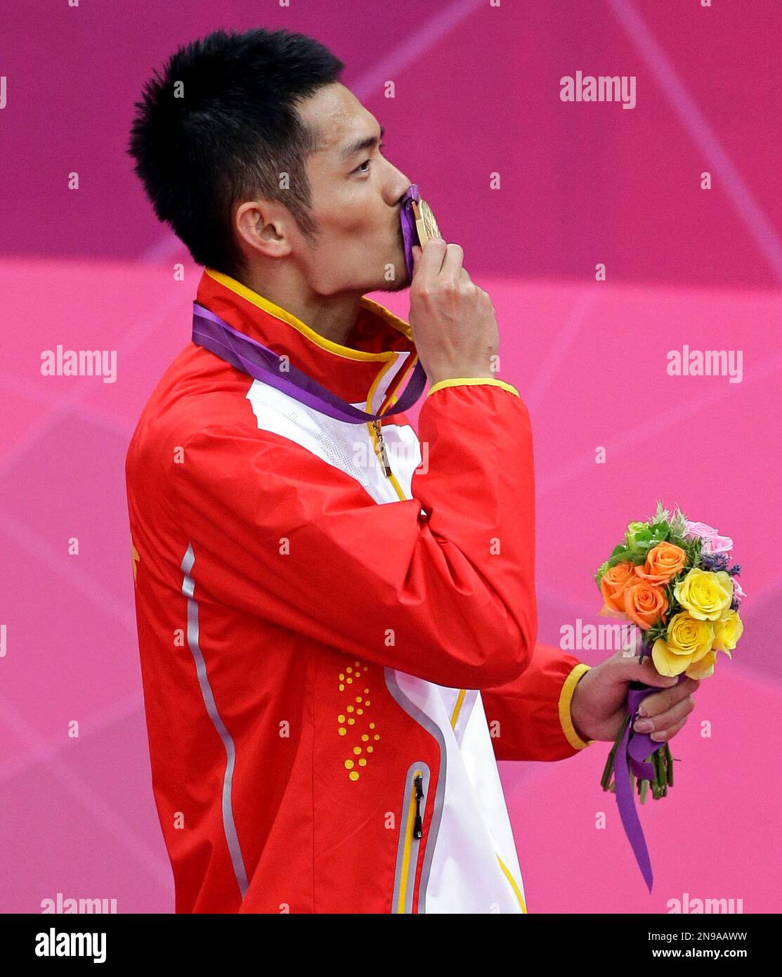 Lin Dan Kiss His Wife