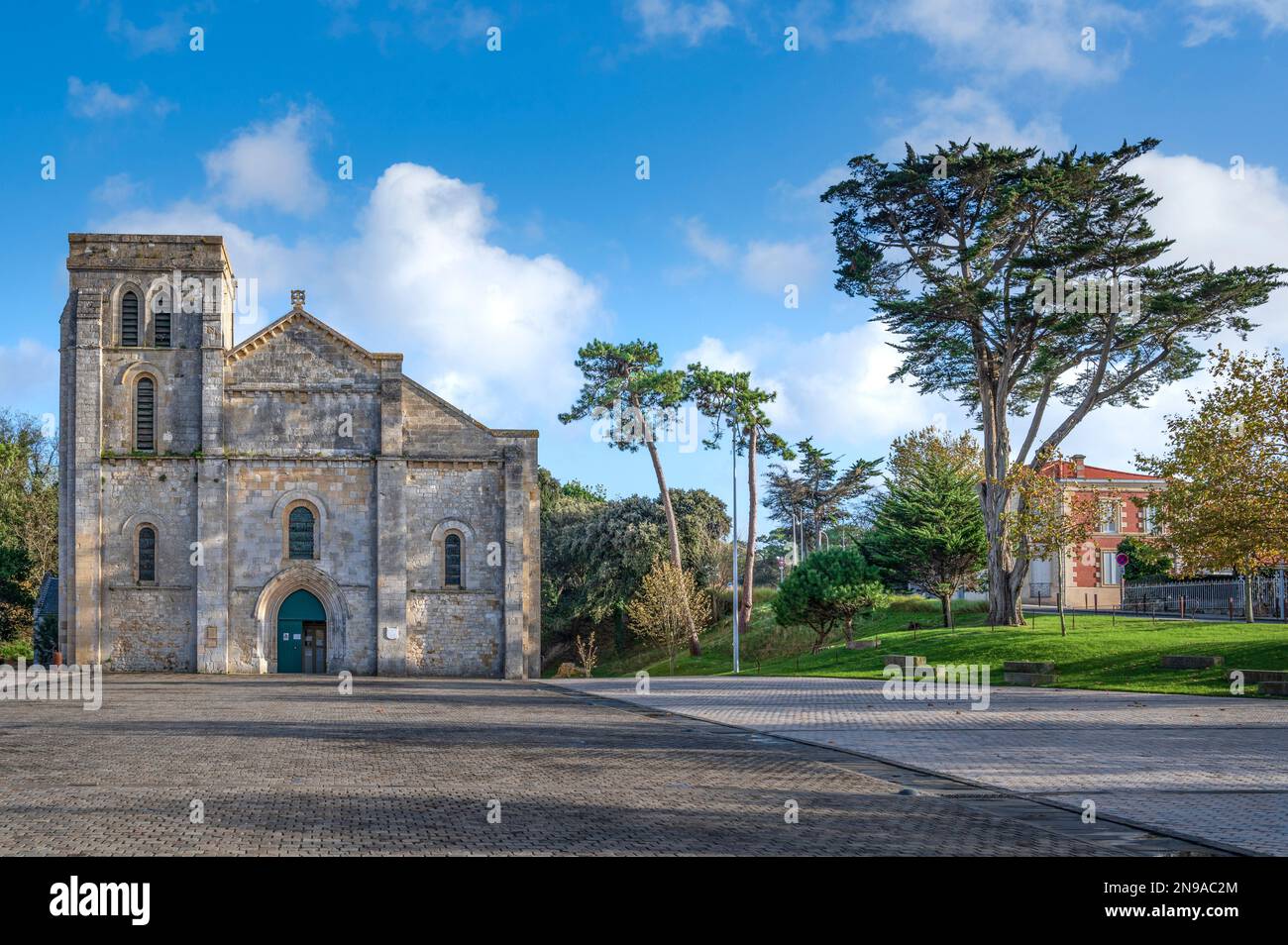 The church Basilique Notre-Dame-de-la-fin-des-Terres in Soulac-sur-Mer ...