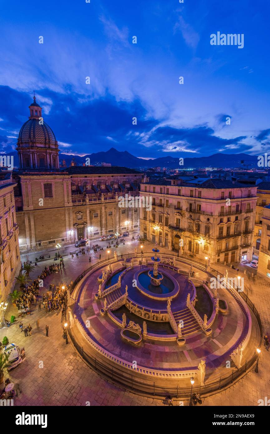Pretoria fountain from above sunset hi-res stock photography and images ...