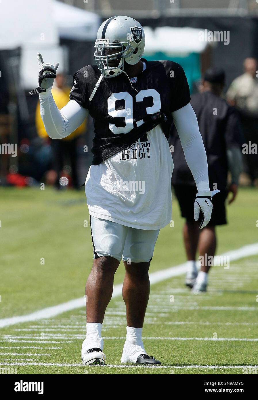 Oakland Raiders defensive tackle Tommy Kelly gestures to fans at an NFL ...