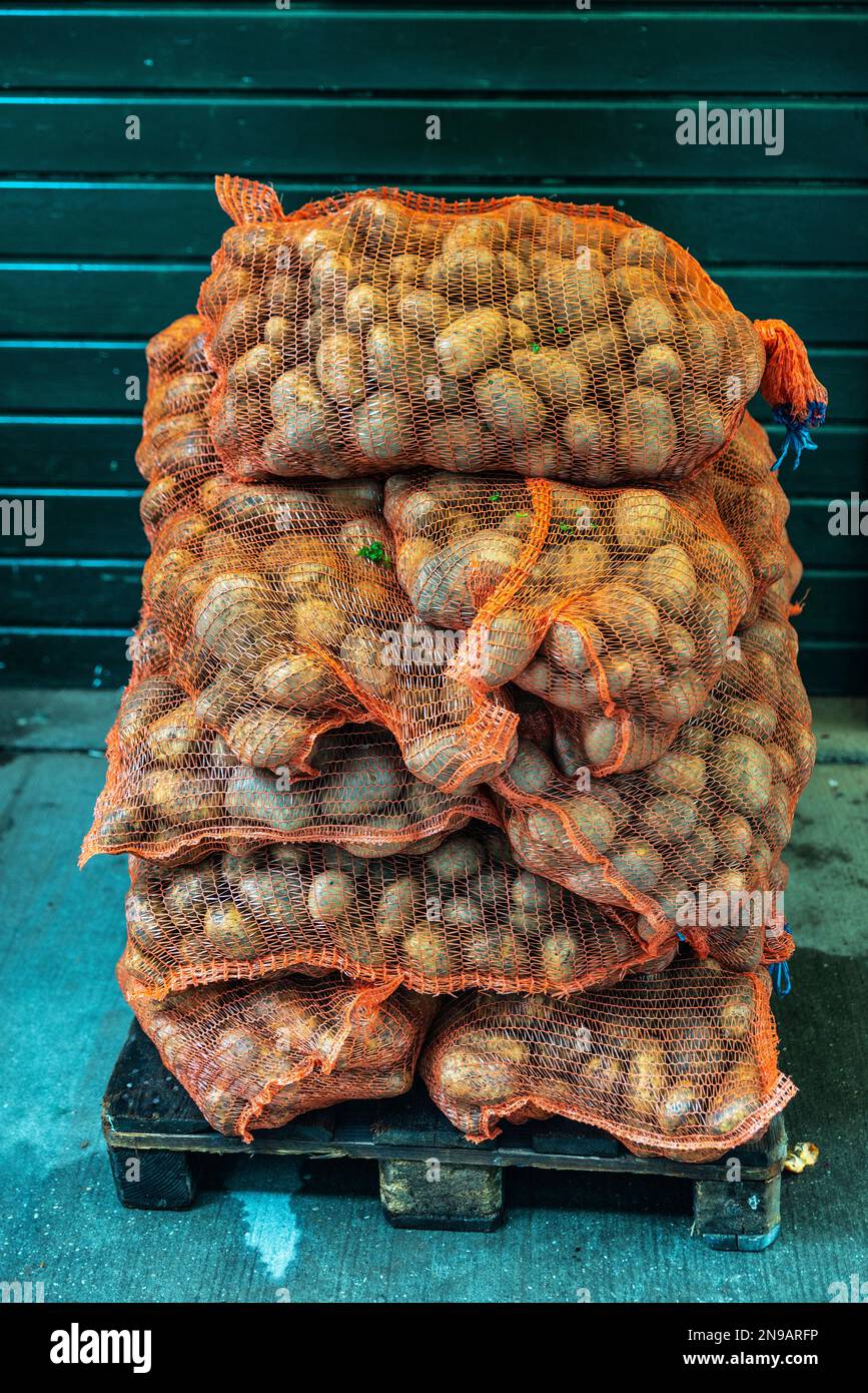 Sack of potatoes hi-res stock photography and images - Alamy