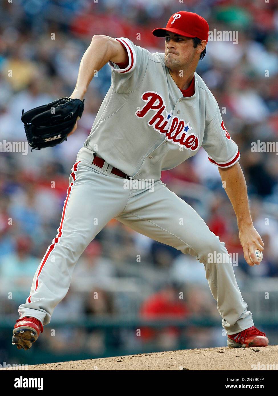 Philadelphia Phillies starting pitcher Cole Hamels (35) delivers in the ...