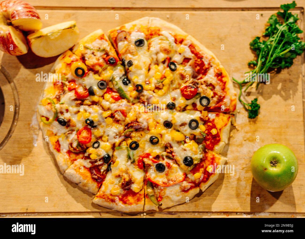 Sparkling red wine pizza hi-res stock photography and images - Alamy