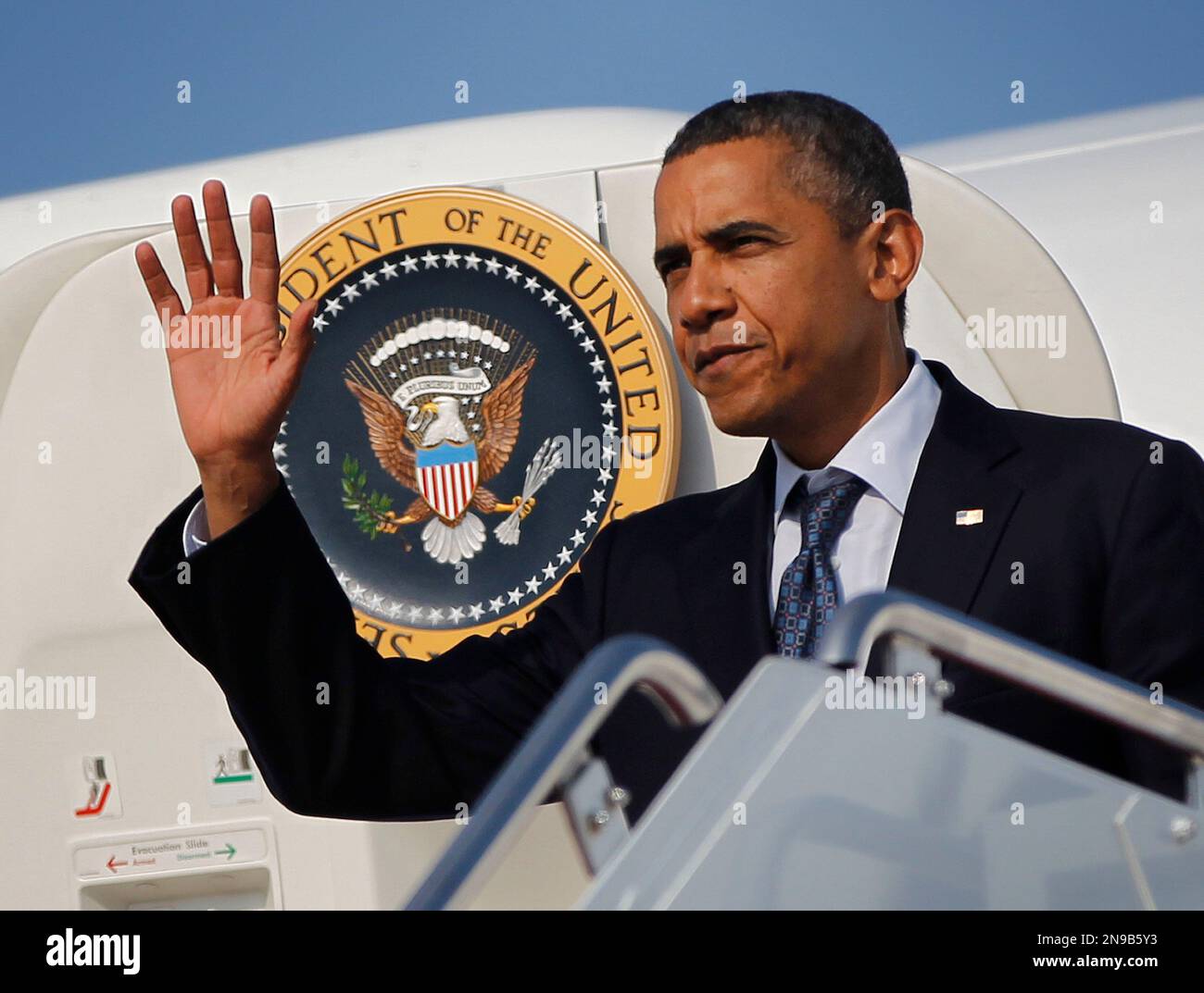 President Barack Obama waves during his arrival at Andrews Air Force ...
