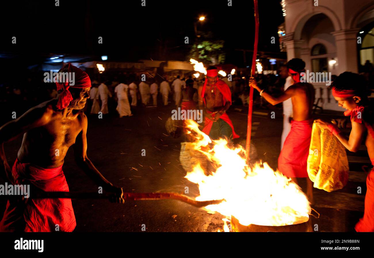 In this Wednesday, Aug. 1, 2012 photo, Sri Lankan torch-bearers ...