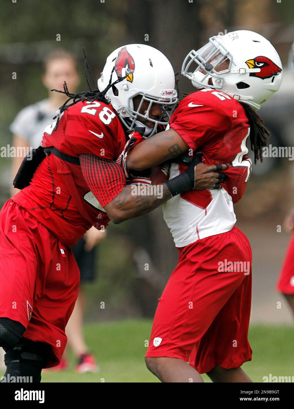 Arizona Cardinals' Greg Toler (28) makes a tackle on Eddie Elder during ...